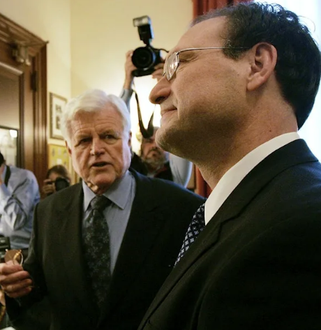 MAGA justice Alito claims he asked his wife to lower the flag, but she ...